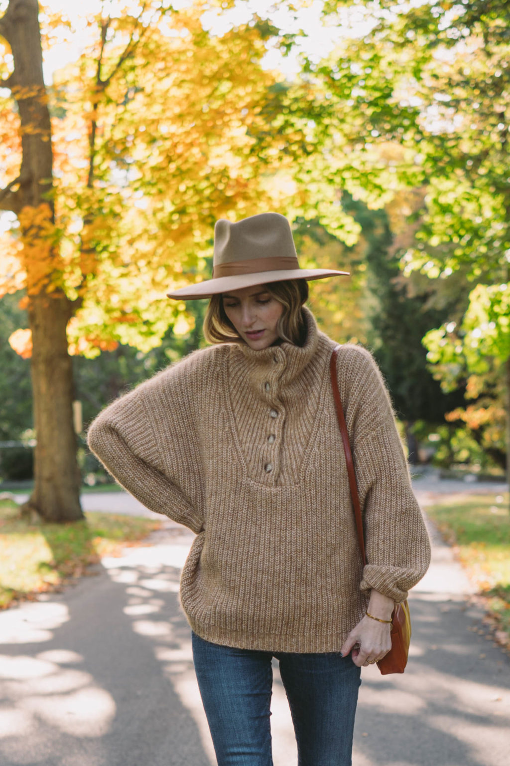 5 Styling Tips for the Oversized Sweater Outfit | The Fox & She